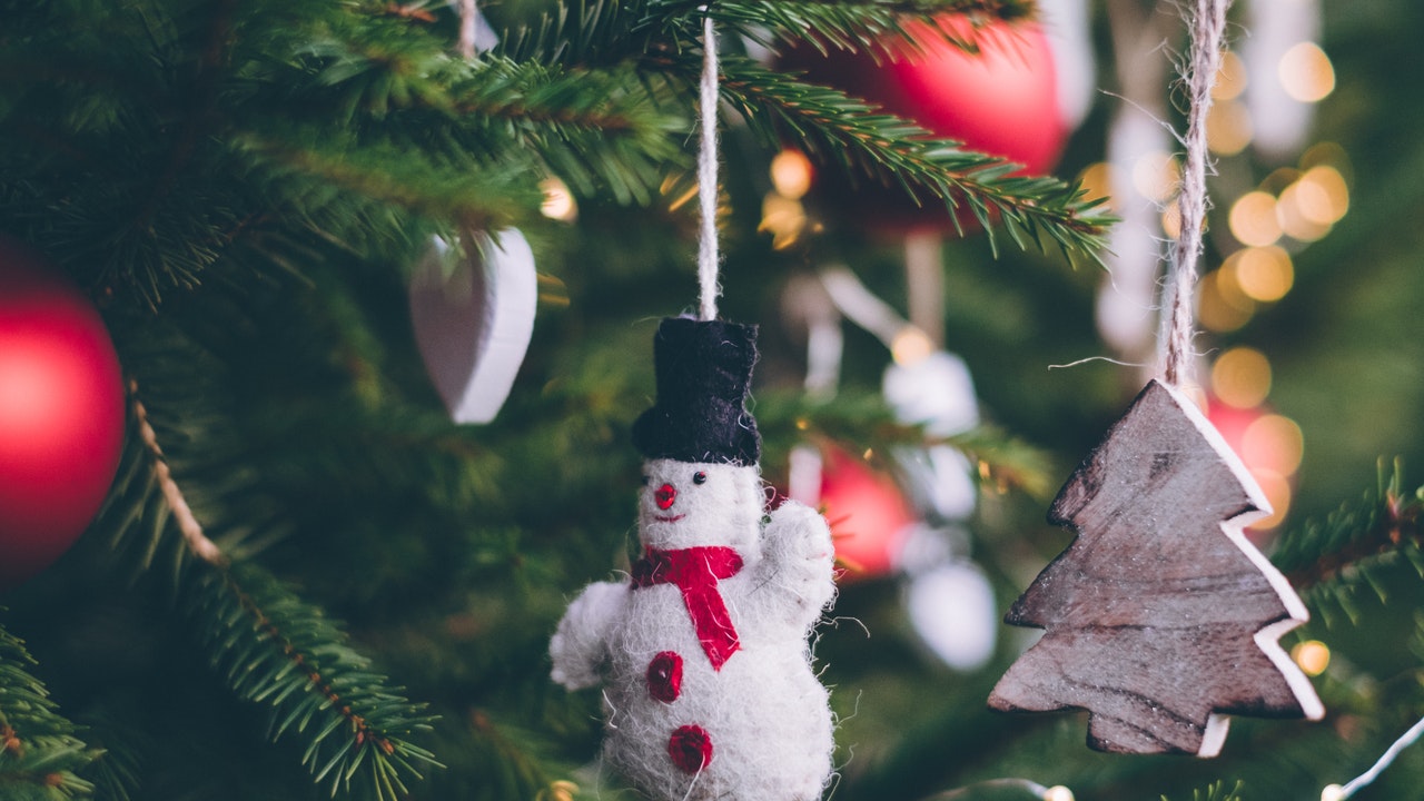 How to Enjoy Spending Christmas Alone - Utopia