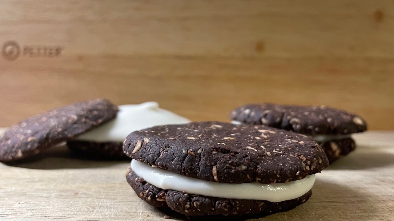 Homemade Oreos: A Raw Vegan Recipe - Utopia