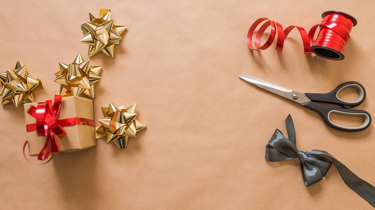 The Gift-Giving Love Language: 8 Marvelous Gift Ideas - Utopia