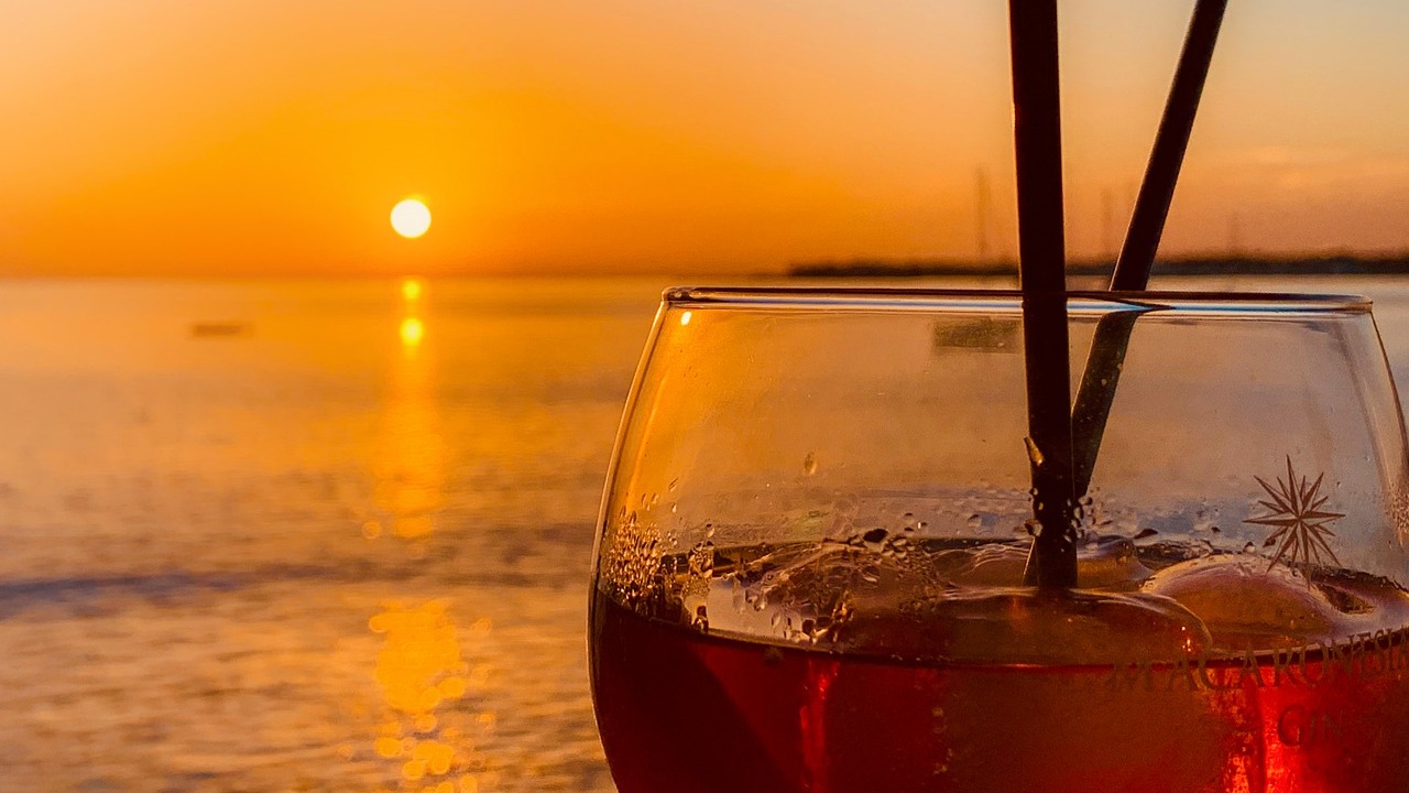 8 Tasty Summer Spritz Cocktails (Including Non-Alcoholic!) - Utopia