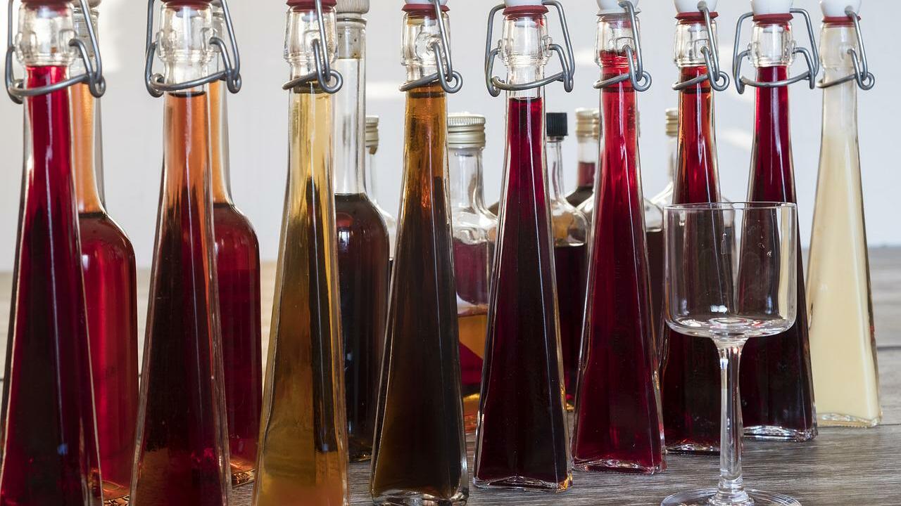 How To Make Homemade Liqueur - Utopia
