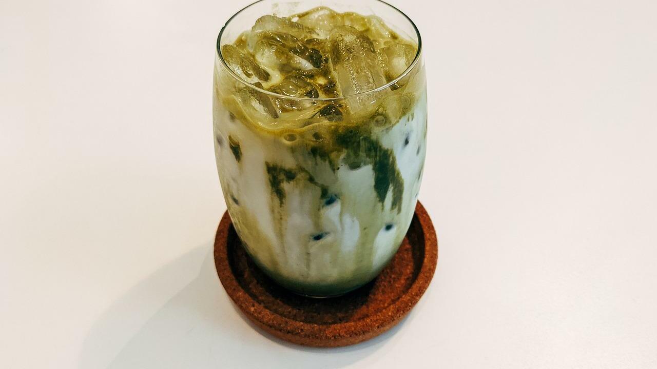 Deceptively Easy Iced Matcha Green Tea Latte Recipe - Utopia
