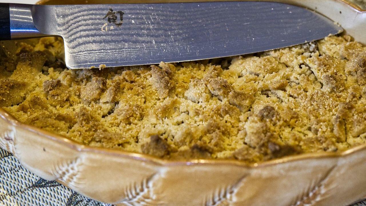 Easy Vegan Apple Crumble Recipe - Utopia