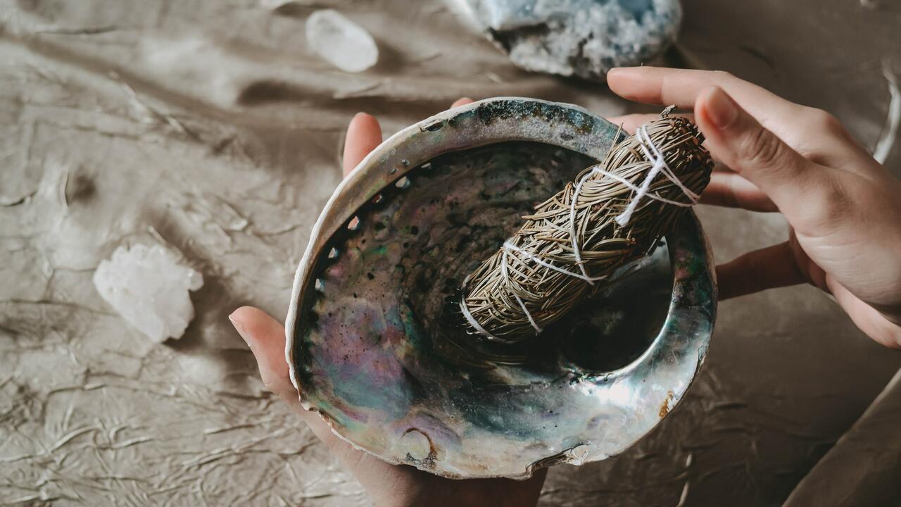 What Is Smudging? How to Sage a House for Positive Energy - Utopia